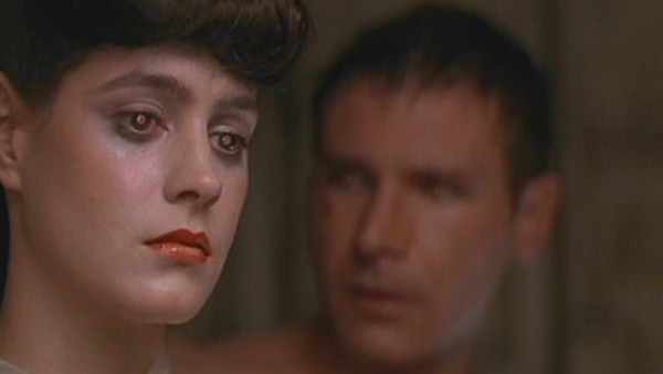 10 Obscure Background Movie Clues That Explain Everything – Page 10