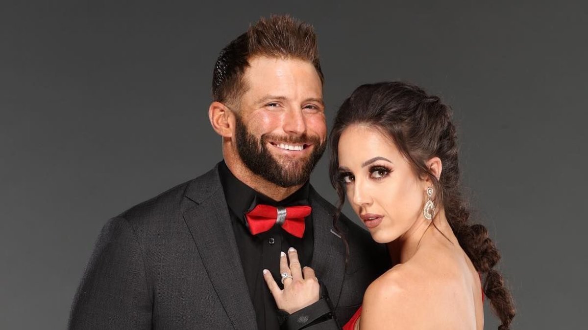 10 Wrestlers In WWE Who Are Dating The Competition – Page 10
