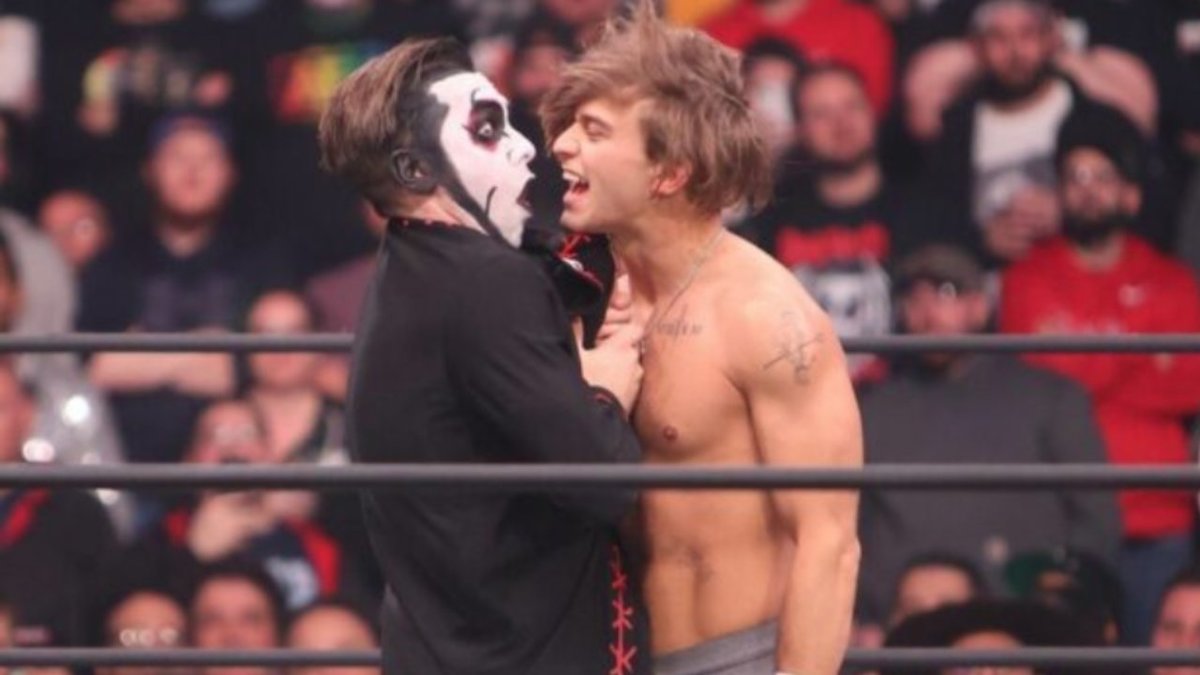 10 Wrestling Moments The Live Fans Loved (But The Internet Hated)