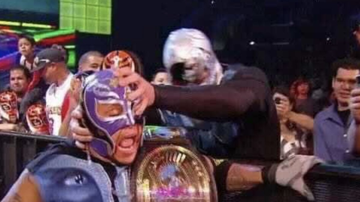 10 Terrifying Wrestling Attacks That Came From The Crowd – Page 2